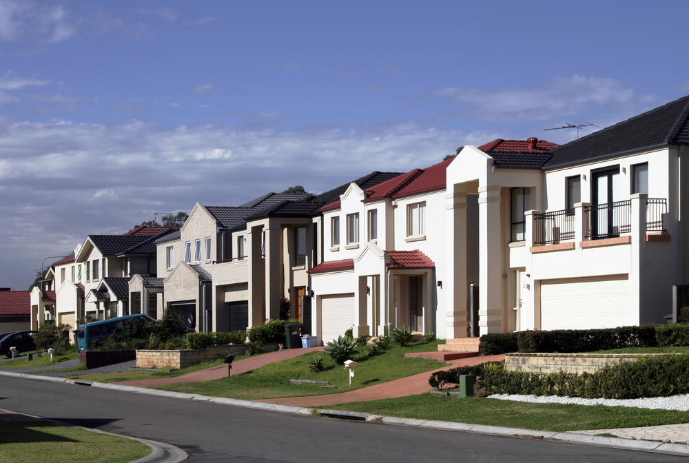 Australia's housing market bounces back, with a $2,000 weekly price ...