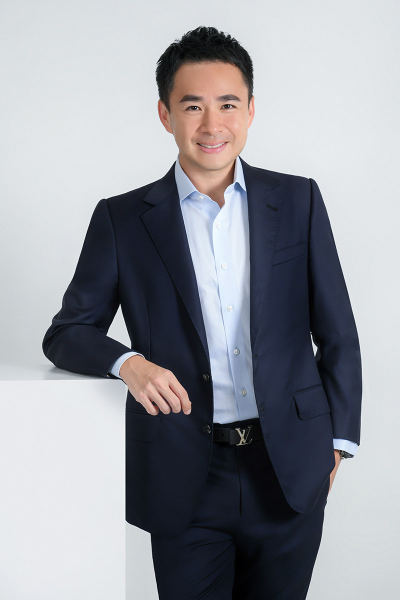 Eugene Lim YJ receives the first ever Rising Star title at the 13th ...