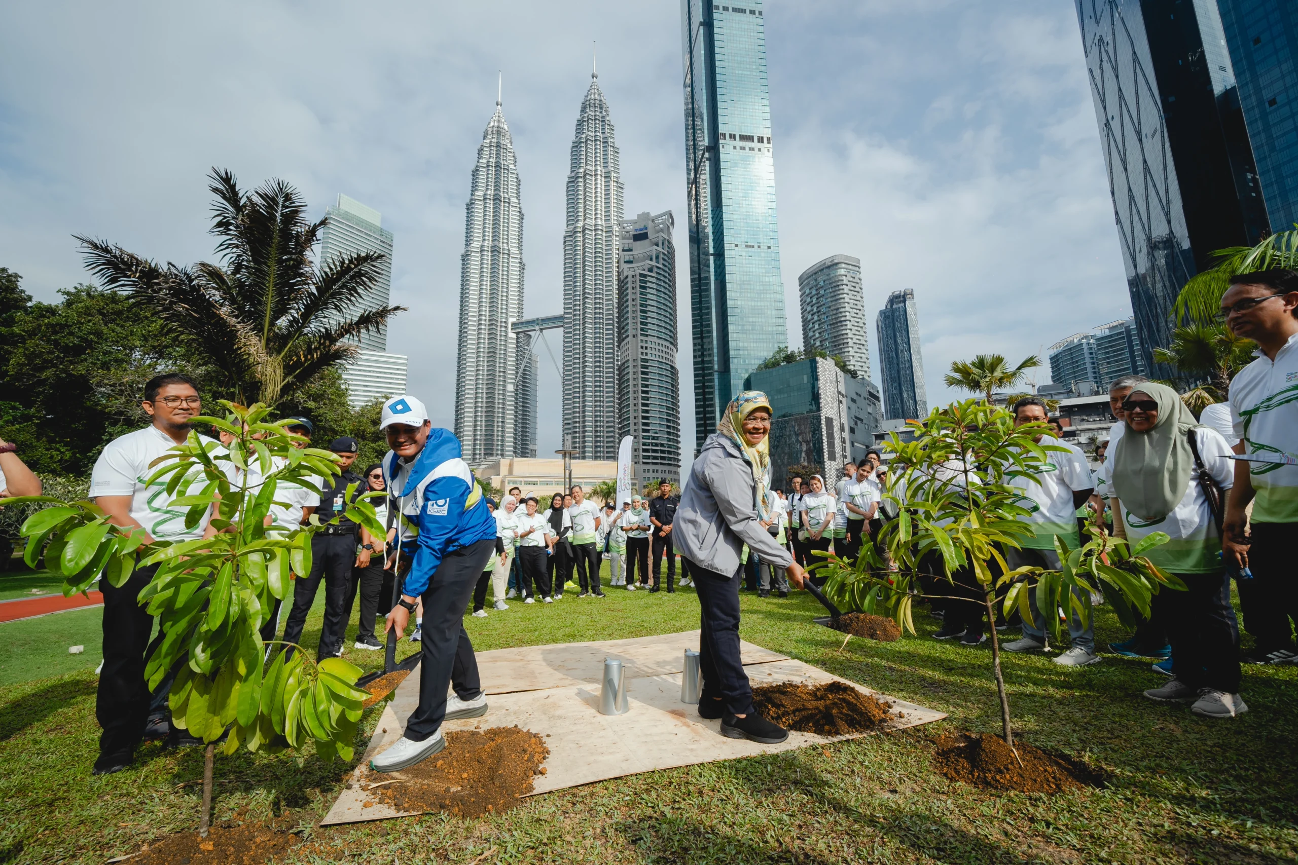 All eyes on the skyline as Datuk Sr Mohd Salem wins Malaysia Real Estate Personality | Asia ...